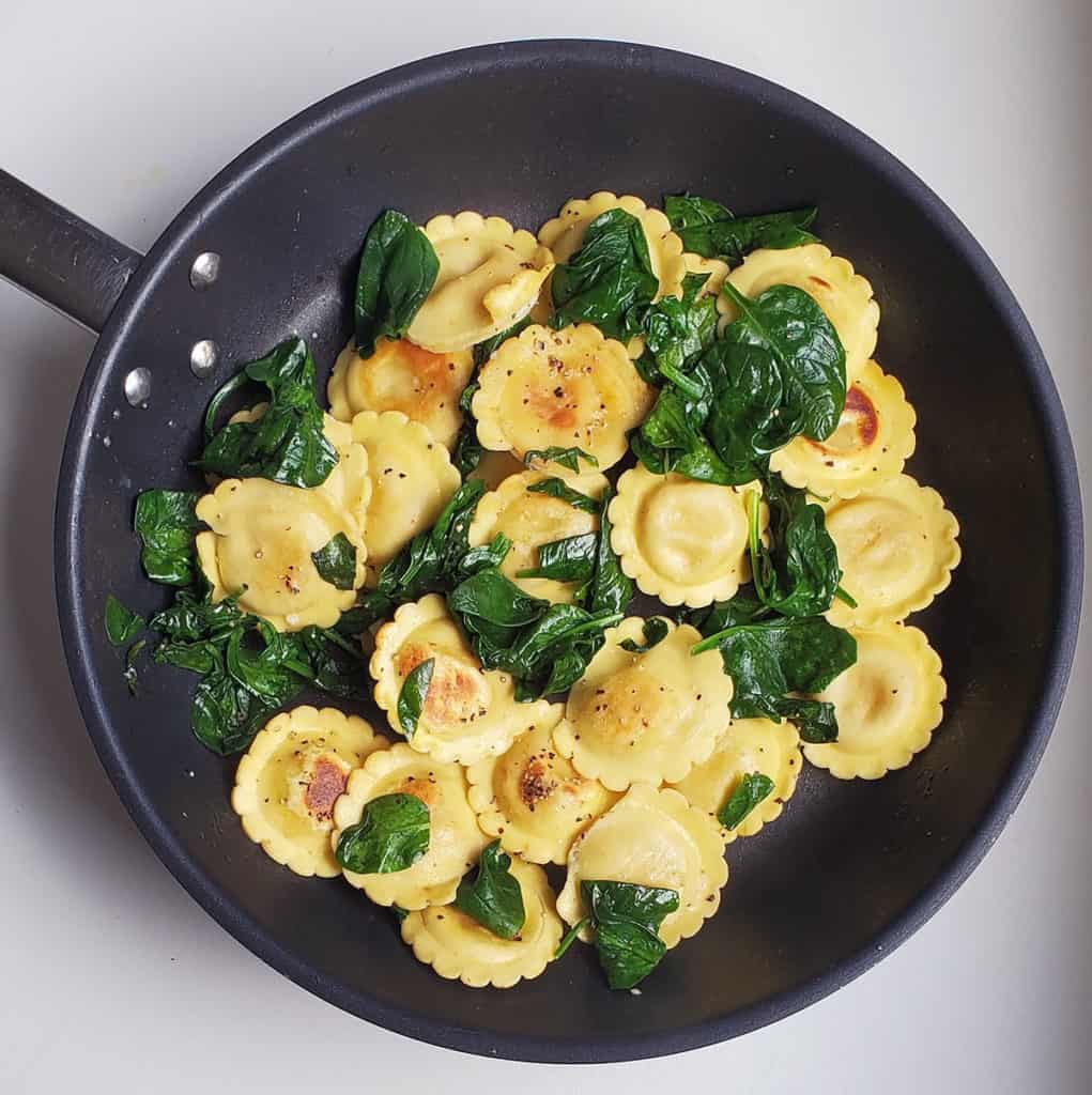 Cacio E Pepe Ravioli (with Baby Spinach) - Pregnancy Eats